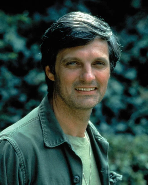 ALAN ALDA M*A*S*H aka MASH [1038326] 8x10 photo (other sizes available ...
