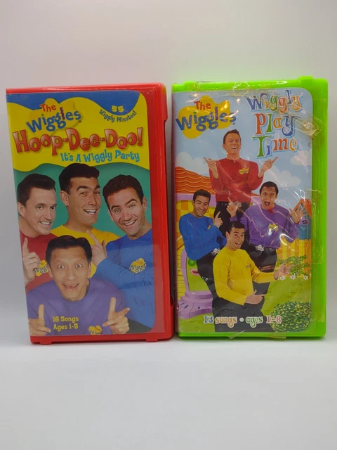 2 VHS - The Wiggles Hoop-Dee-Doo (2002) and Wiggly Play Time (2001). £ ...