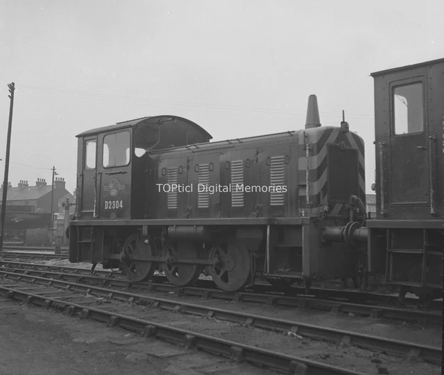 RAIL B&W NEGATIVE D2304 Class 04 Darlington #a377 £2.99 - PicClick UK