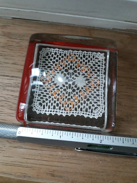 GLASS PAPERWEIGHT VINTAGE Collector Lace Sample In Clear Glass with ...