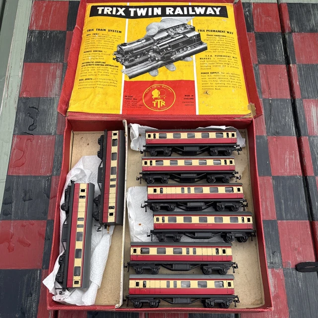 8 X VINTAGE Trix Twin Railway TTR Red And Cream Carriages In Box 27104 ...