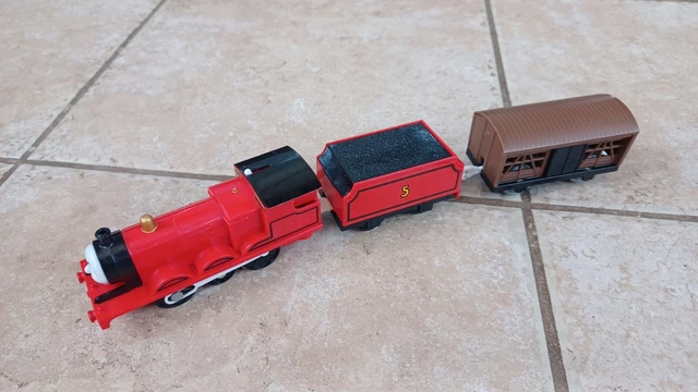 THOMAS TRACKMASTER JAMES Train with Tender & Cattle Truck, battery ...