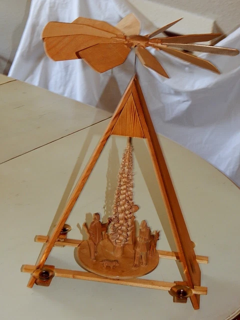 ALTE RICHARD GLÄSSER Pyramide Erzgebirge mit geschnitzten Figuren 47 cm ... ALTE RICHARD GLÄSSER Pyramide Erzgebirge mit geschnitzten Figuren 47 cm ...