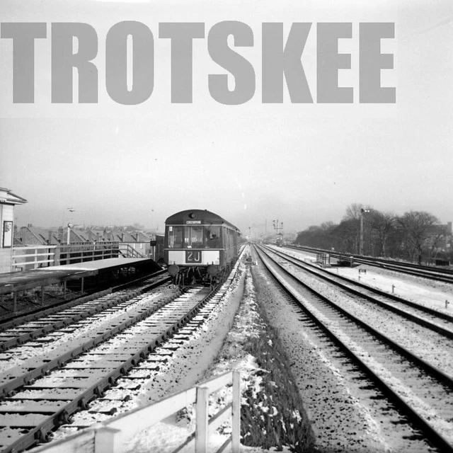LARGER NEGATIVE BR British Railways Diesel DMU Class 100 Balgreen Halt ...