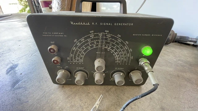 VINTAGE HEATHKIT RF Signal Generator Model SG-8 ~ Powers On ~ "As-Is ...