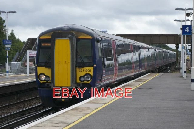 PHOTO CLASS 377 Set 377509+377511 Arrive At Gatwick Airport £1.00 - PicClick UK