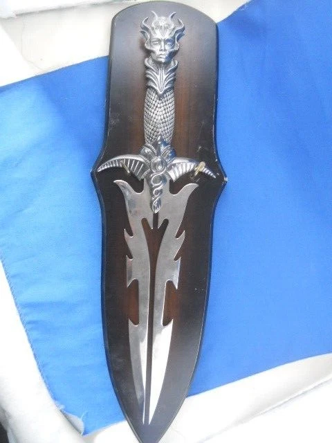 UNITED CUTLERY KIT Rae ISIS Knife Dagger UC1142 w/ display Board $249. ...