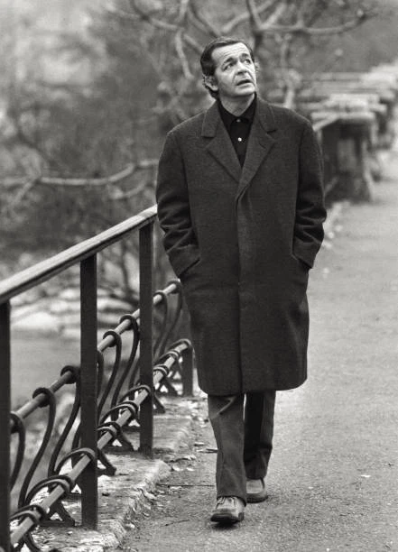ITALIAN BORN FRENCH actor and singer Serge Reggiani in via Palestr ...