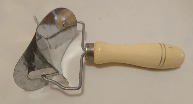 VINTAGE NUTBROWN ROTARY Pastry 7cm Biscuit Cutter -CREAM Wood Handle ...