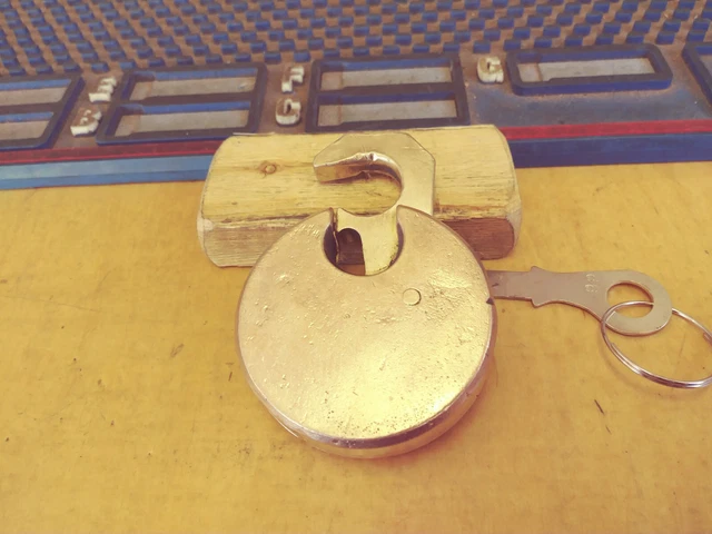 ANTIQUE/VINTAGE MILLER CHAMPION 6 lever push key pancake padlock w/key ...