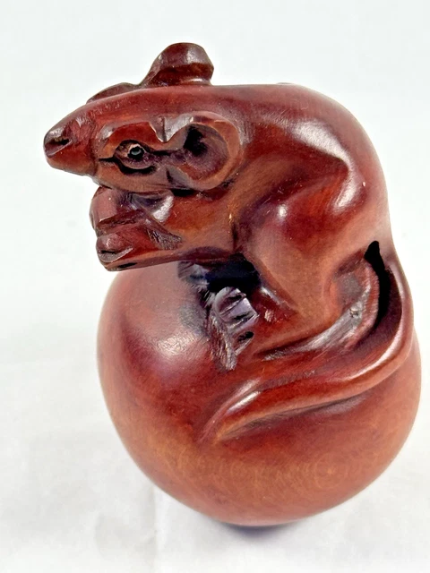 VINTAGE NETSUKE JAPANESE Detailed Hand Carved Wooden Mouse/Rat on Ball ...