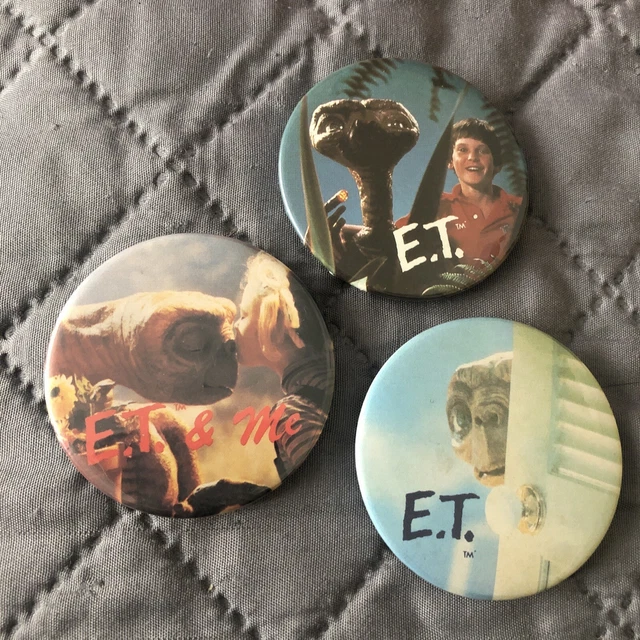 E.T THE EXTRA Terrestrial Spielberg Movie Photo Button Pin Badge 1982 ...