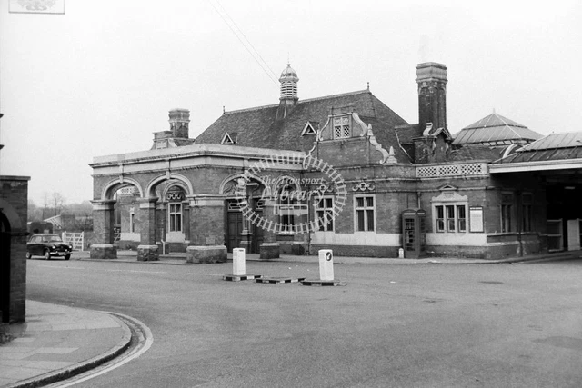 PHOTO BR BRITISH Railways Station Scene - HERTFORD EAST 1973 1 £1.99 ...