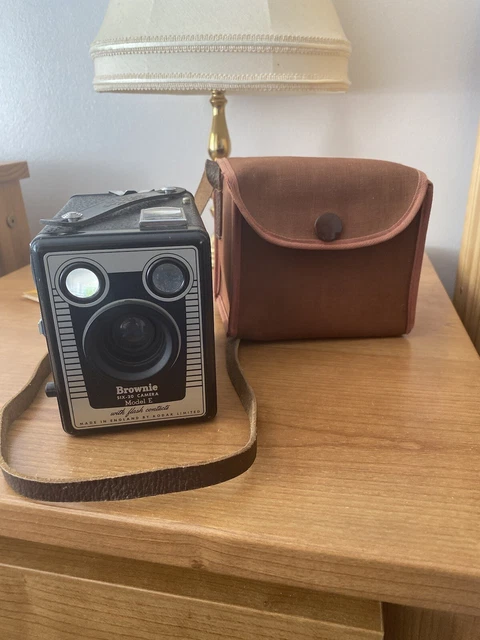 VINTAGE 1950S KODAK model E Brownie Box Camera & case with Model II ...