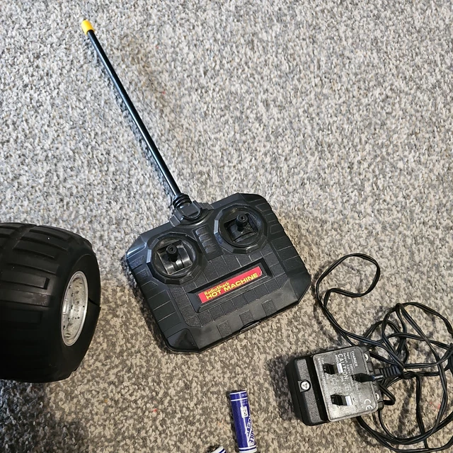 RADIO SHACK HOT Machine 4x4 vintage Remote Car plus battery charger x8 ...