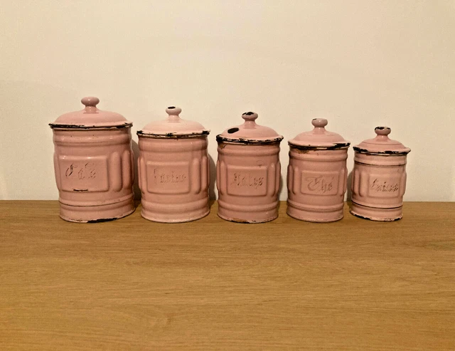 SÉRIE DE POTS à ingrédients/épices en tôle émaillée rose. Luc ...