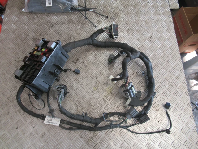 FORD TRANSIT CUSTOM Engine Bay Fuse Board Box & Loom 2018 Model ...