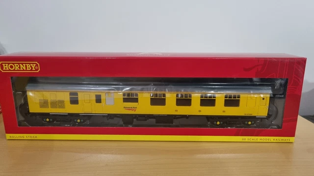 HORNBY R40024 NETWORK Rail Mk1 Coach, DB 975280 - Era 11 £59.95 ...