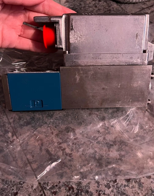 REXROTH 0811404602 DIRECETIONAL Valve 4WRPEH-6-C3-B24L-20/G24K0/A1M ...