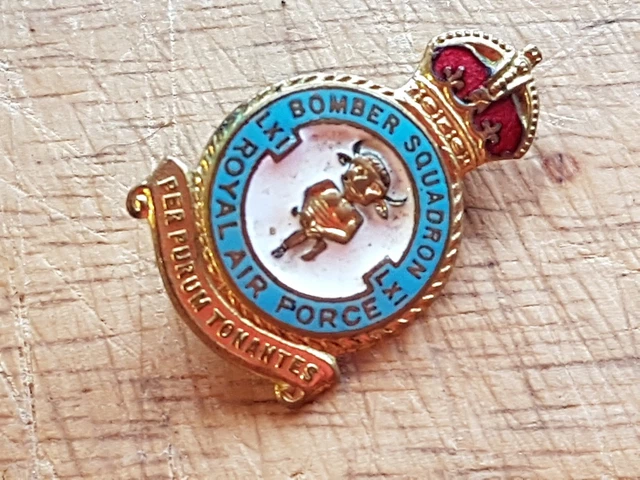 C1940S WW2 RAF ROYAL AIR FORCE No 61 BOMBER SQUADRON ENAMEL PIN BADGE ...