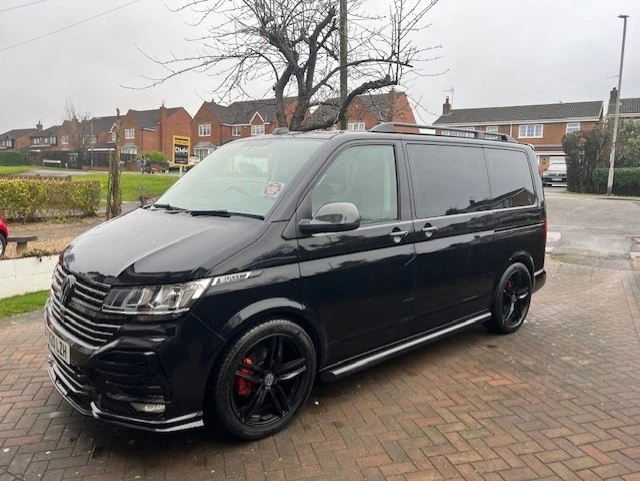 2020 VOLKSWAGEN TRANSPORTER T6.1 8 Seat Kombi Shuttle Swb Black £22,950 ...
