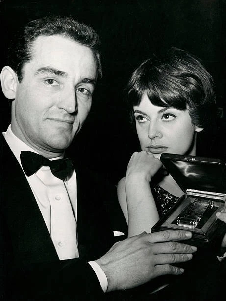 ITALIAN ACTOR VITTORIO Gassman Showing An Award 1960s OLD PHOTO $9.00 ...