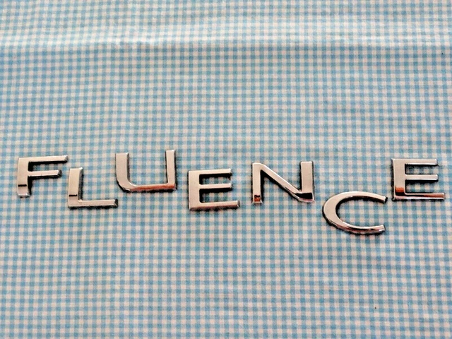 LOGO FLUENCE LOGO embleme sigle lettre lettrage rear badge hayon ...