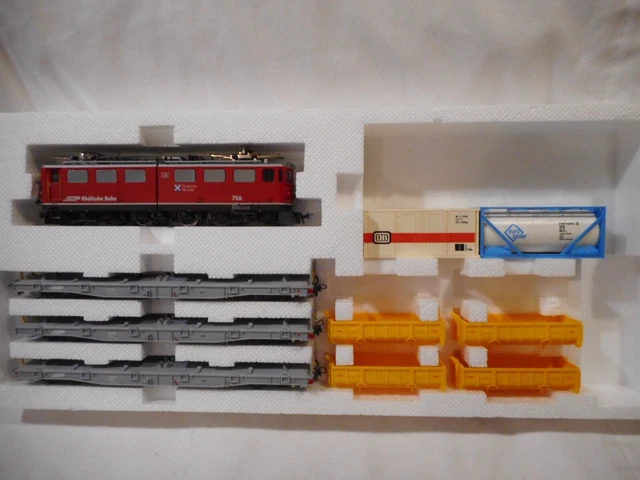 BEMO 7254 130 HOm Scale RhB Electric Locomotive and Three Car Freight ...