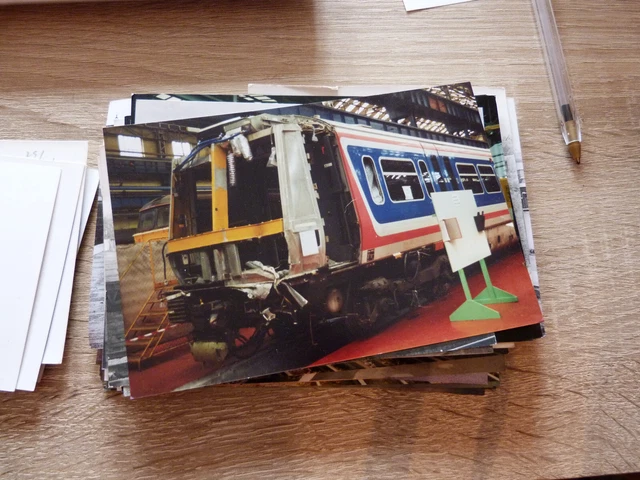 NETWORK SOUTHEAST DMU 78 320 at Crewe Works Open Day 21/5/00 (H430) £1. ...