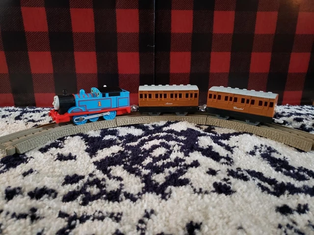 THOMAS AND FRIENDS Trackmaster Thomas + Coaches Mattel 2009 "WORKS ...