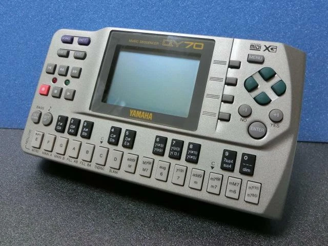 YAMAHA QY70 XG MIDI musique séquenceur numérique japon échantillonneurs ...