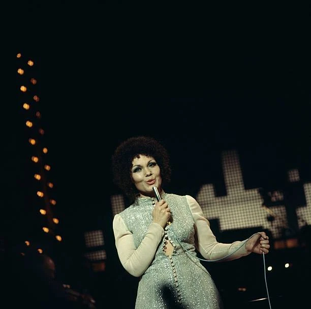 ENGLISH SINGER CLEO Laine Performs On A Tv Show At Bbc 1975 Old Photo 2 ...