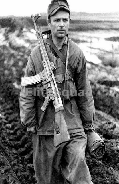 WW2 PHOTO GERMAN soldier is carrying an StG-43-44 Sturmgewehr assault ...
