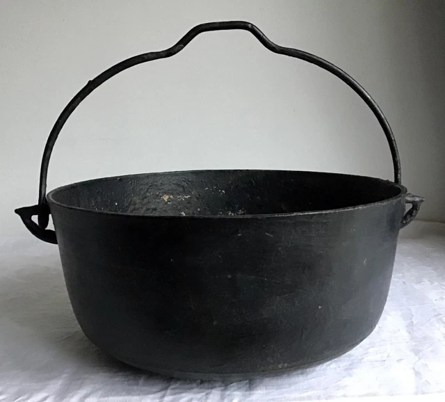 ANTIQUE FRENCH CAST Iron Hanging Cooking Pot / Cauldron Planter. 3.35kg ...