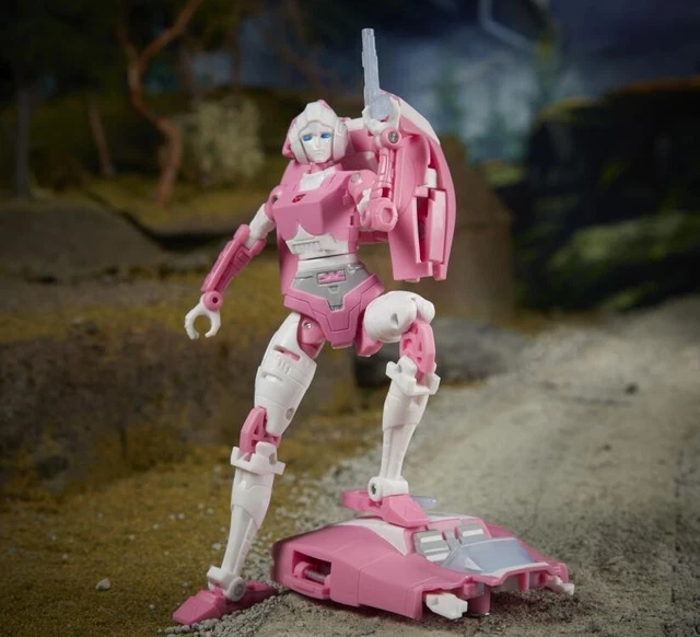 ARCEE. TRANSFORMERS GENERATIONS. WFC: Kingdom Deluxe Class Hasbro EUR ...