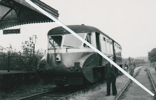 A VIEW OF GWR railcar no13 LRS railtour at cookham station in 1954 ...