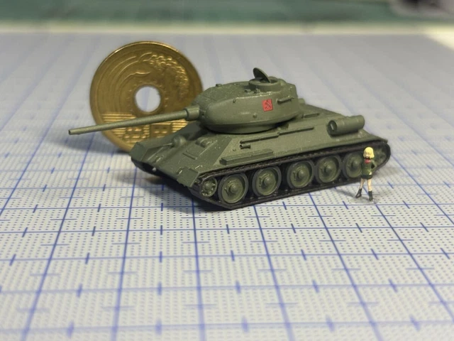 GIRLS UND PANZER 1/144 T-34/85 Pravda High School Painted Finished ...