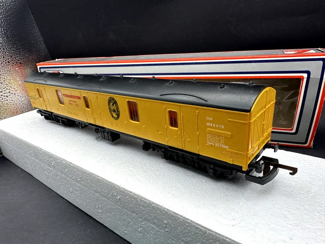 LIMA 305658W THEAKSTONS BR Bogie Parcel Van OO Gauge Yellow £18.99 ...