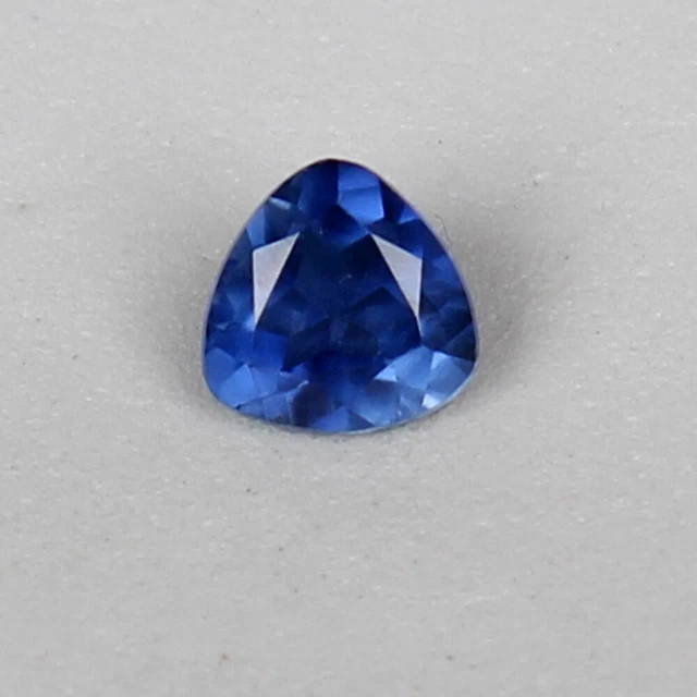 SAPHIR NATUREL BLEU Bleuet 1.80 Ct. Trillion Certifié Pierre Précieuse ...