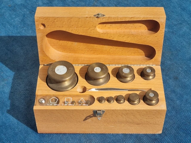 BELLE SÉRIE DE poids ancienne de 2 KG en laiton dans leur boite d ...