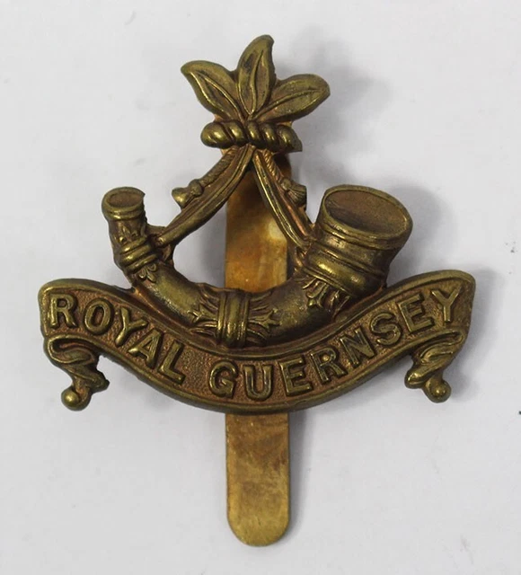 CAP BADGE : Royal Guernsey Light Infantry- BRITISH ARMY (matériel ...