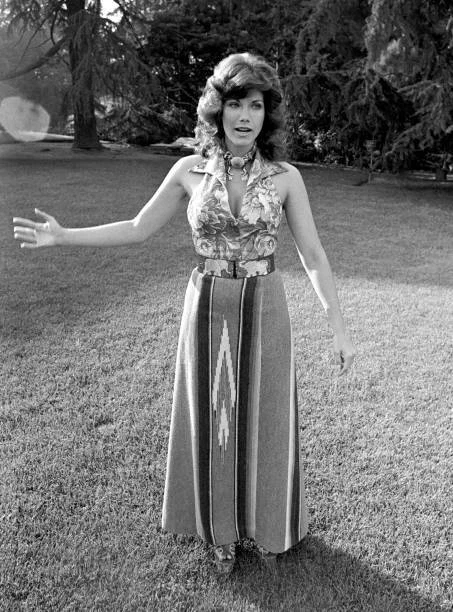 BARBI BENTON AT the Playboy Mansion in Holby Hills CA 1975 Old Photo $8 ...