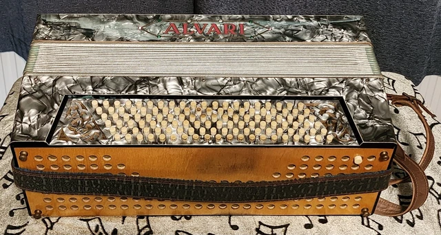 VINTAGE ALVARI ACCORDION 120 Bass (display only) £89.00 - PicClick UK VINTAGE ALVARI ACCORDION 120 Bass (display only) £89.00 - PicClick UK