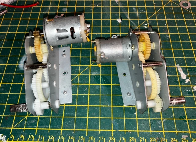 RC TIGER PANZERMOTOREN & Getriebe hängen lang Nr.3818-1 EUR 9,63 ...