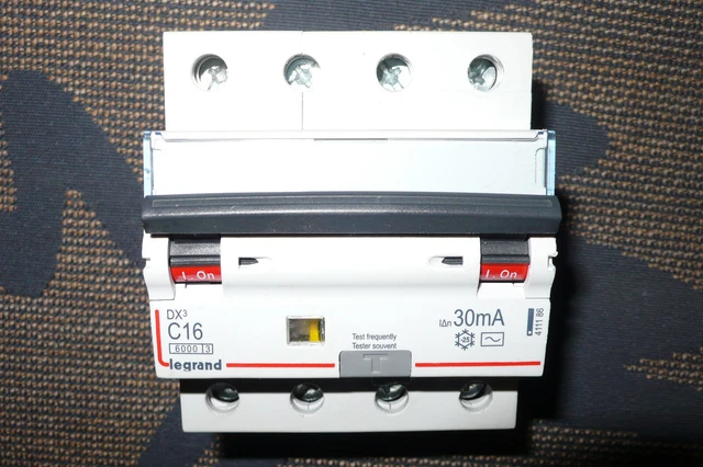Disjoncteur Legrand 16a Legrand DISJONCTEUR DIFFERENTIEL 1P N 4500A AC ...