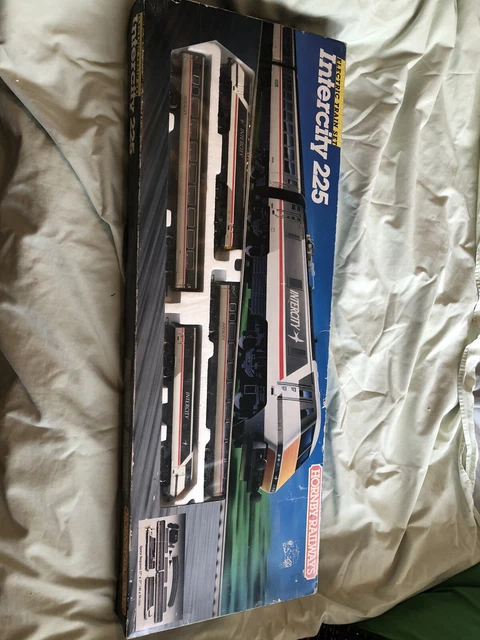 HORNBY ELECTRIC TRAIN set Intercity 225 Trains are in lovely condition ...