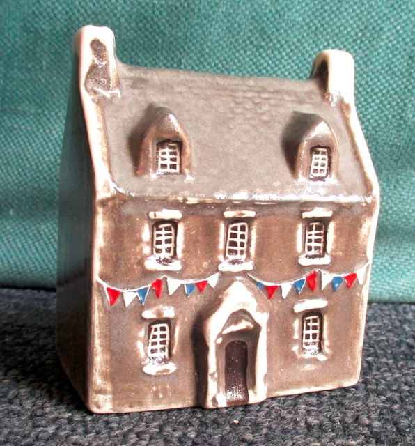 VINTAGE STUDIO MUDLEN pottery house miniature no 20, with bunting 1981 ...