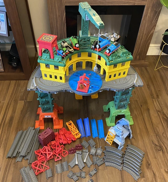 THOMAS AND FRIENDS trackmaster set Superstation And Trains £14.50 ...