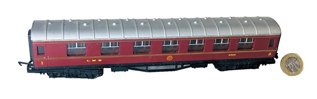 HORNBY TRAIN MODEL Railway Carriage Coach Locomotive LMS 4000 OO ...