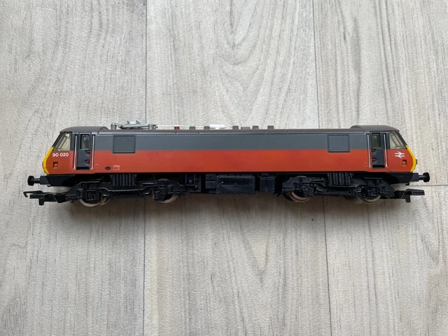 HORNBY R595 CLASS 90 020 Electric Loco Railroad Parcels Livery £34.99 ...